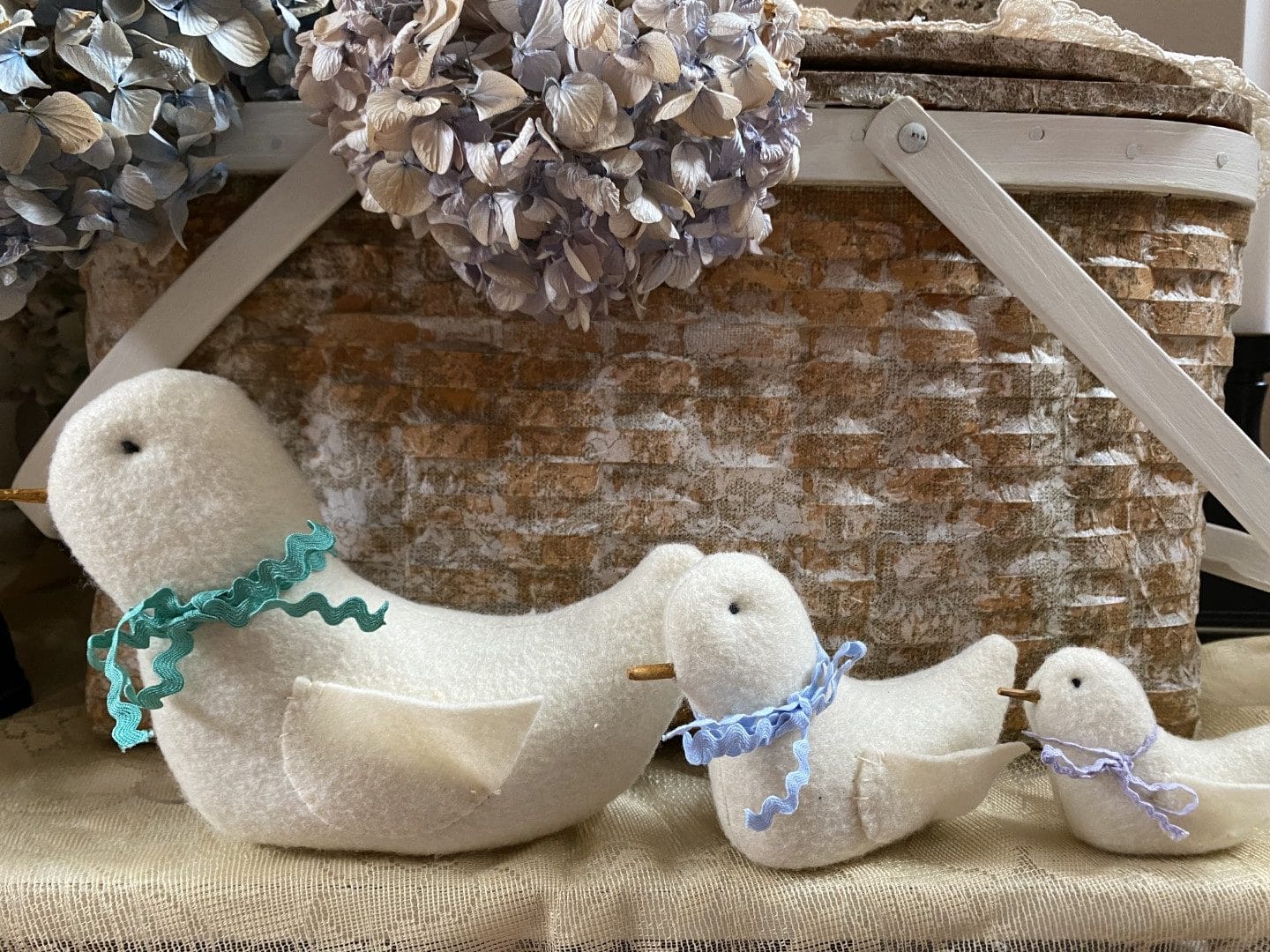 DIY Easter Chicks - The Crafty Decorator