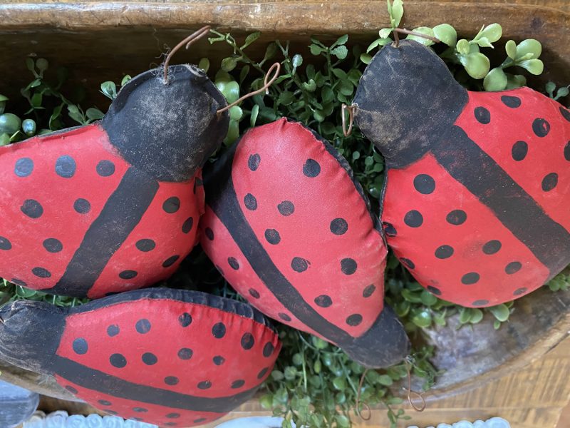 DIY Primitive Ladybug - The Crafty Decorator