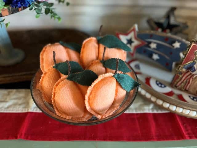 Felt Peaches - The Crafty Decorator